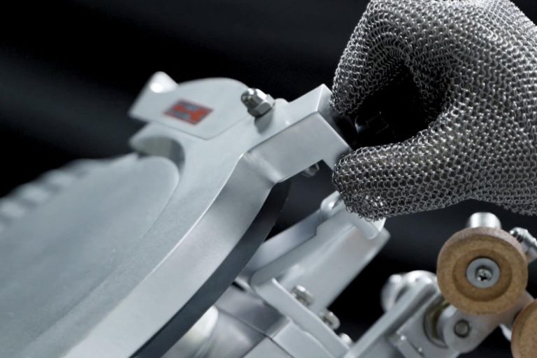 焼豚スライサー YBS-1 チャ～スラ | 株式会社なんつね | 食肉加工機械、食肉スライサー、食品加工機器の製造・販売会社